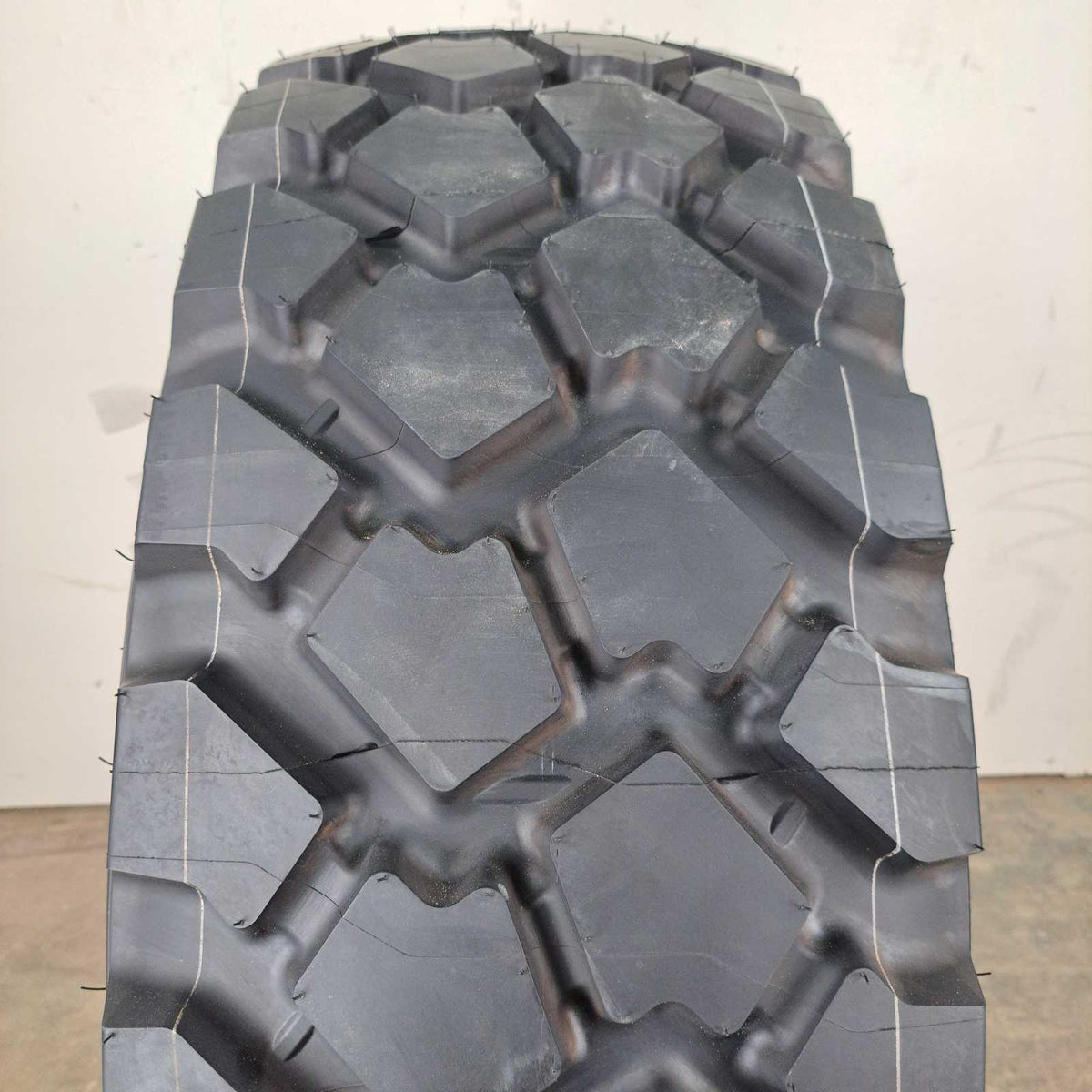 365/80R20 Michelin XZL