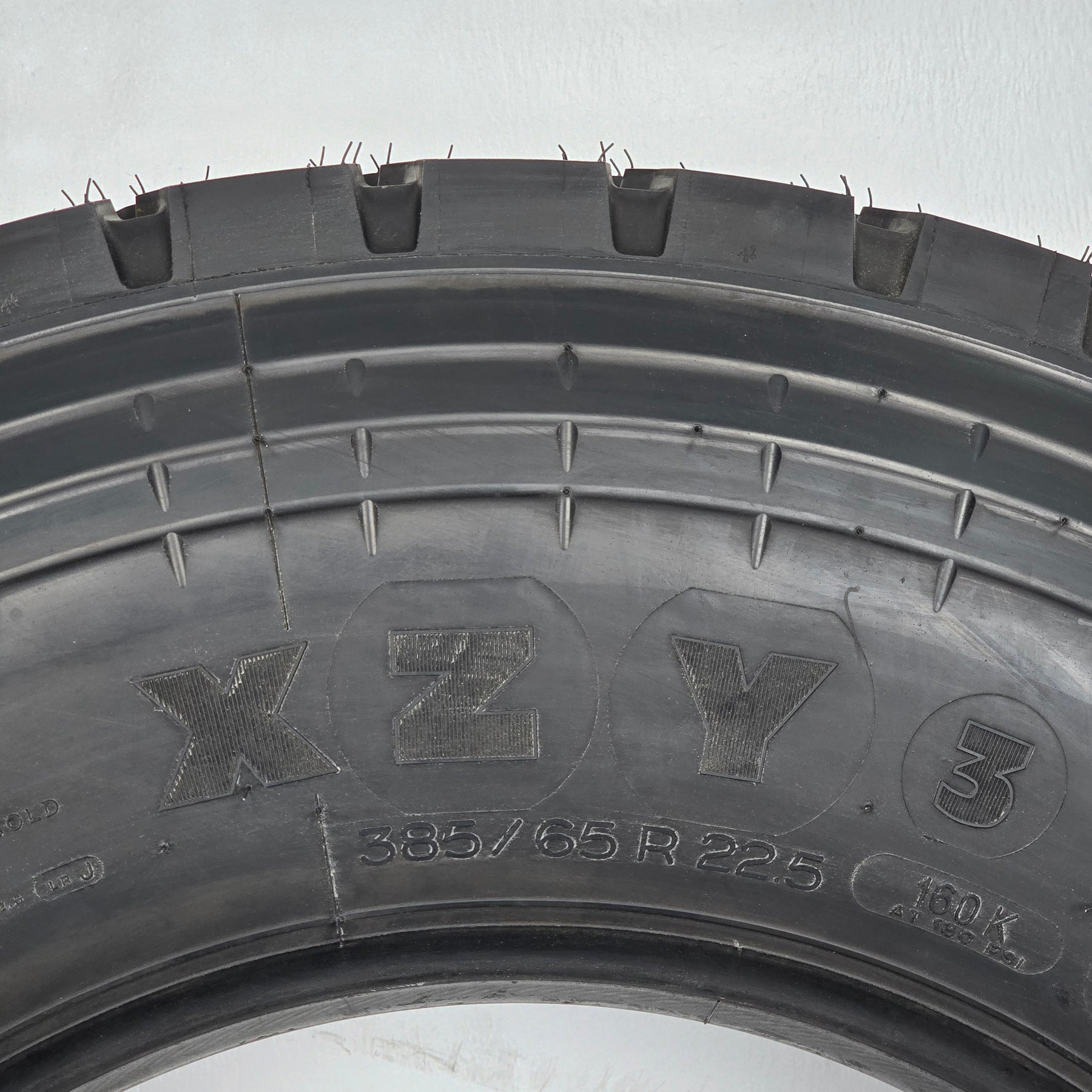 385/65R22.5 Michelin XZY3 Commercial Truck Tire